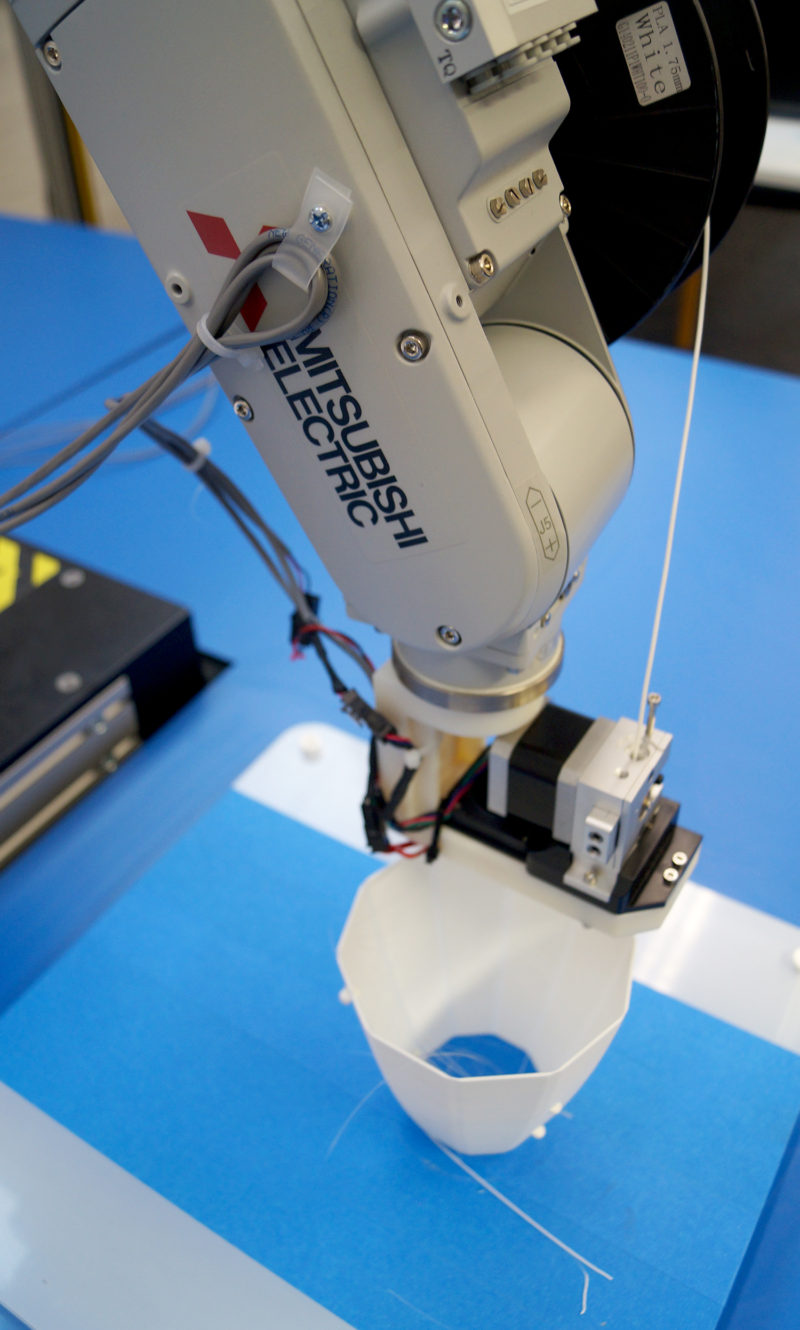 Six-axis robot turns 3D printing into an art form - Engineer News Network