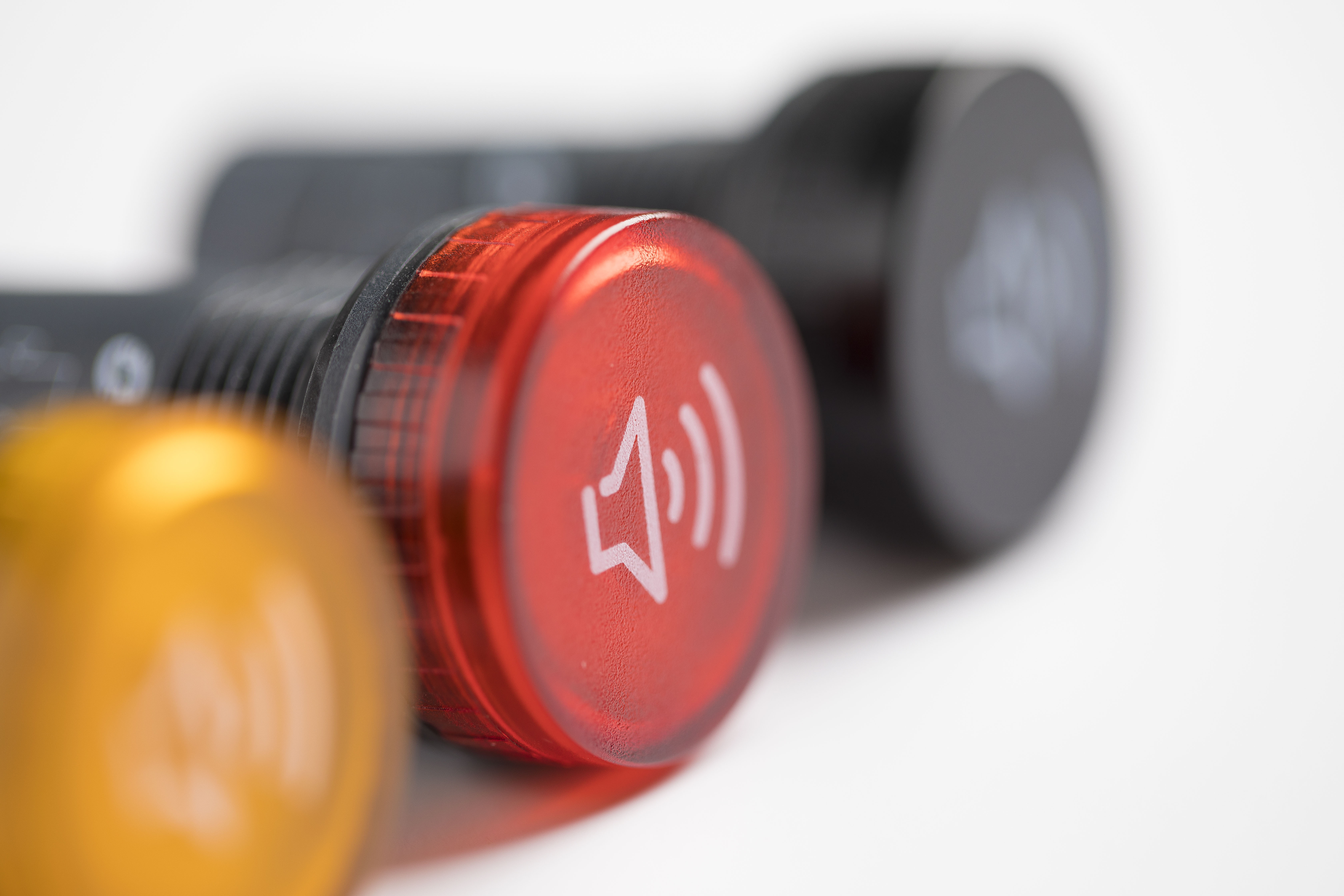 Flush-mount pushbuttons for modern control panel design - Engineer News ...