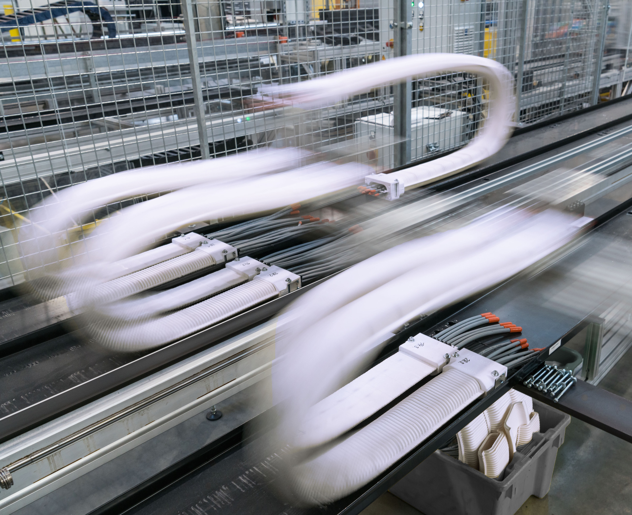 How to easily open and close the E2 micro energy chain - Engineer News ...