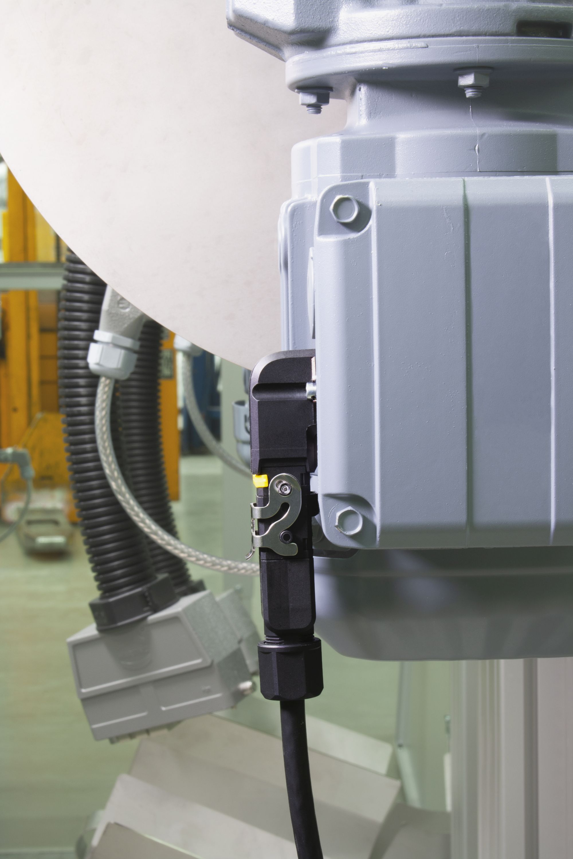 Connector fits into the smallest of spaces - Engineer News Network