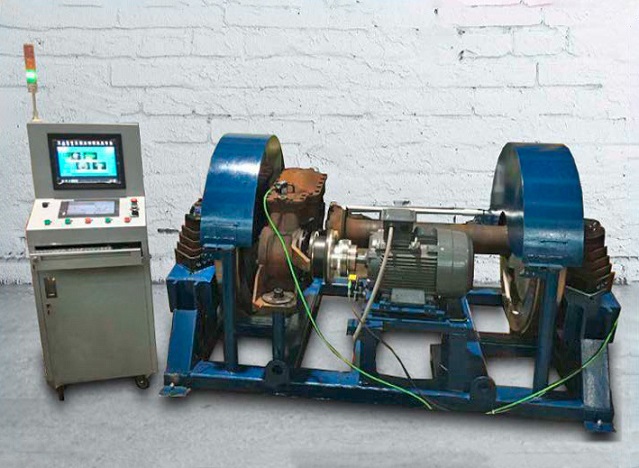 Condition monitoring test rig monitors vibration and temperature of ...